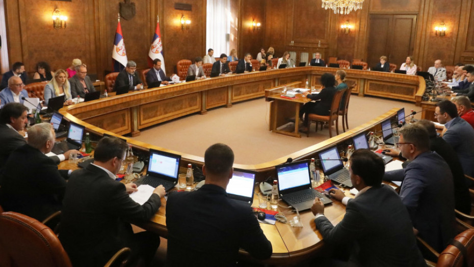 Vlada usvojila zaključak o povećanju plata od 5,5 odsto od septembra u ... Vlada usvojila zaključak o povećanju plata od 5,5 odsto od septembra u ...